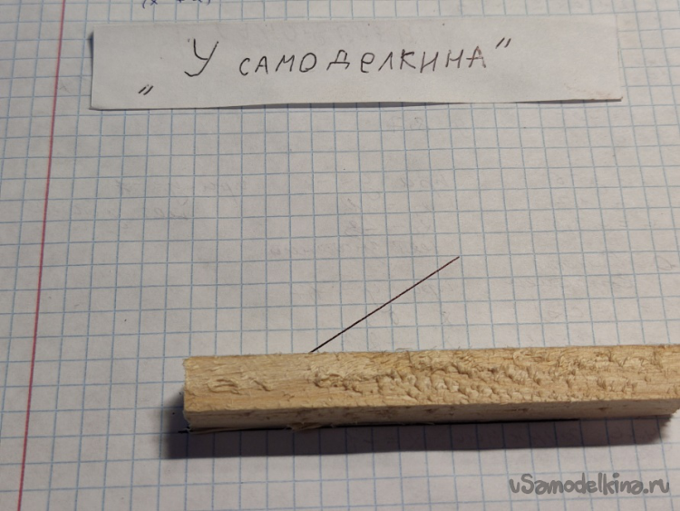 Парящая подставка под фоторамку из дерева